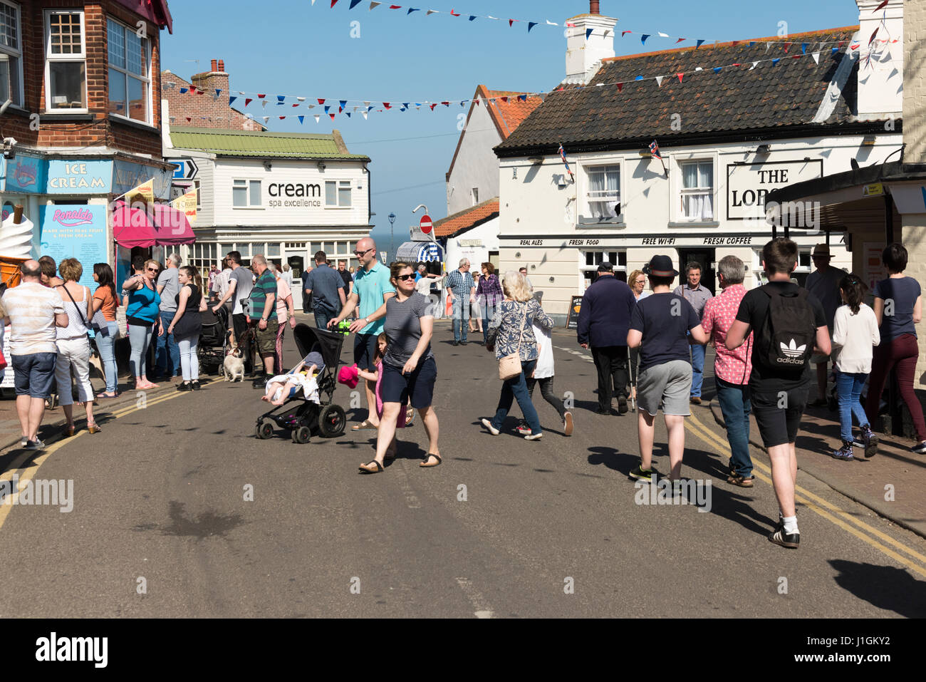 Sheringham high street high street hi-res stock photography and images ...