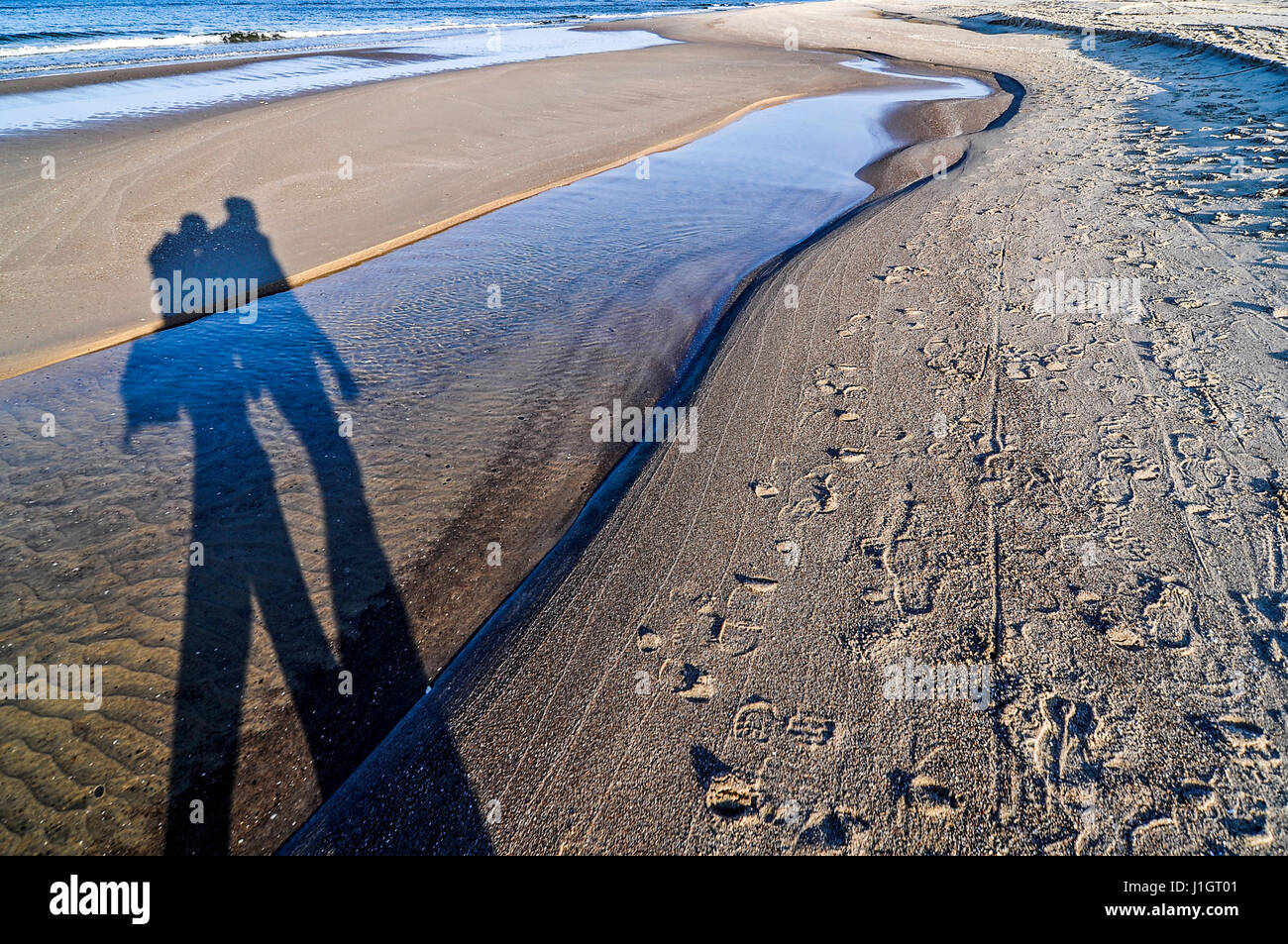 Human shadows on a beach hi-res stock photography and images - Alamy