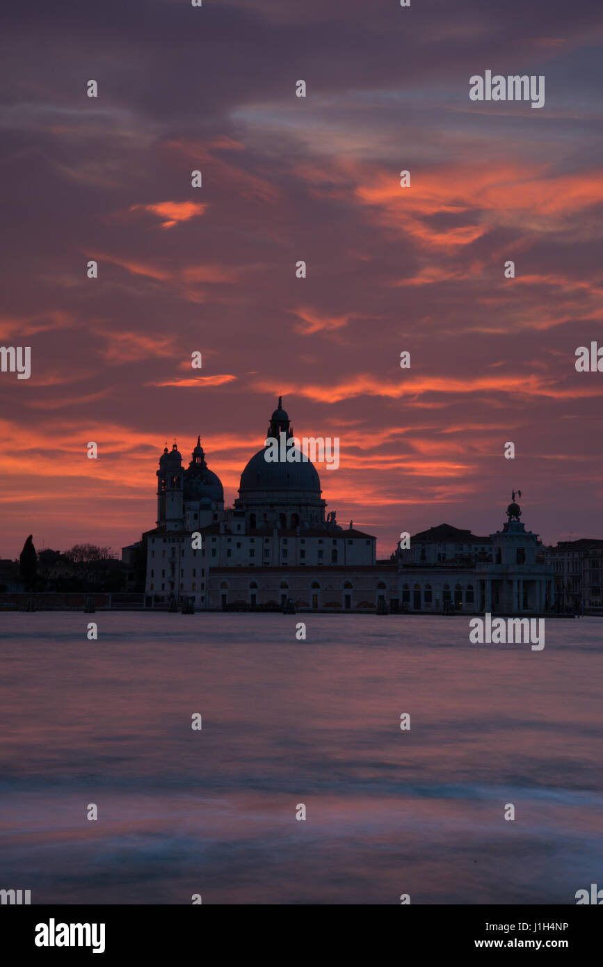 Skyline sunset silhouette venice hi-res stock photography and images ...