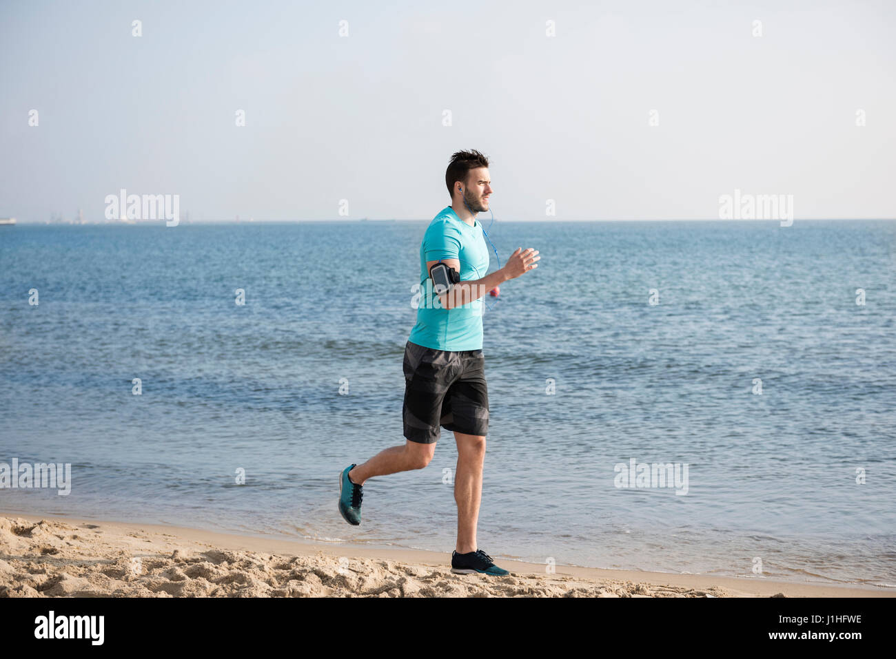Jogging sea hi-res stock photography and images - Alamy