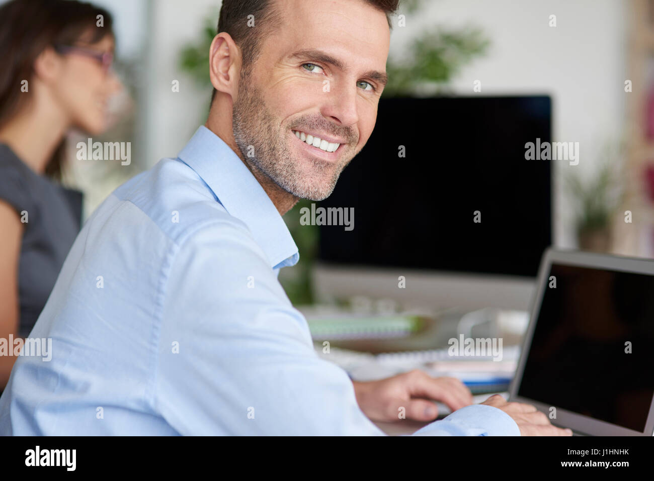 Office, formal, man, computer hi-res stock photography and images - Alamy