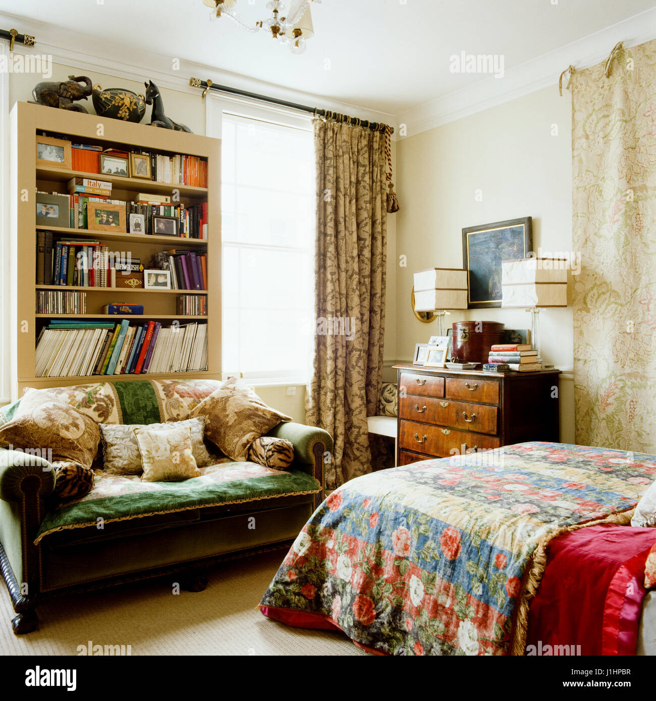 Sofa and bookcase in bedroom Stock Photo - Alamy