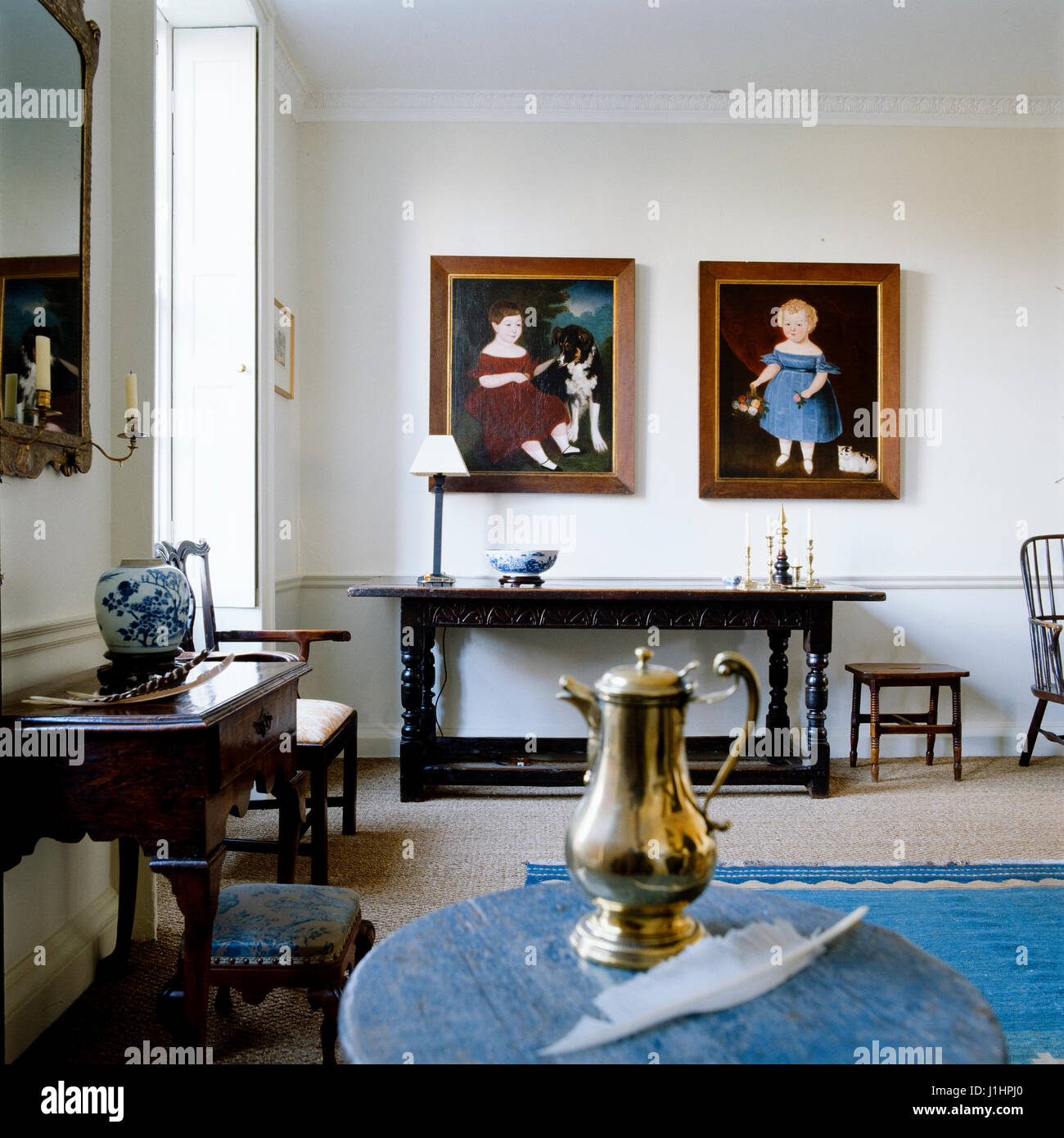 Antique style living room Stock Photo - Alamy