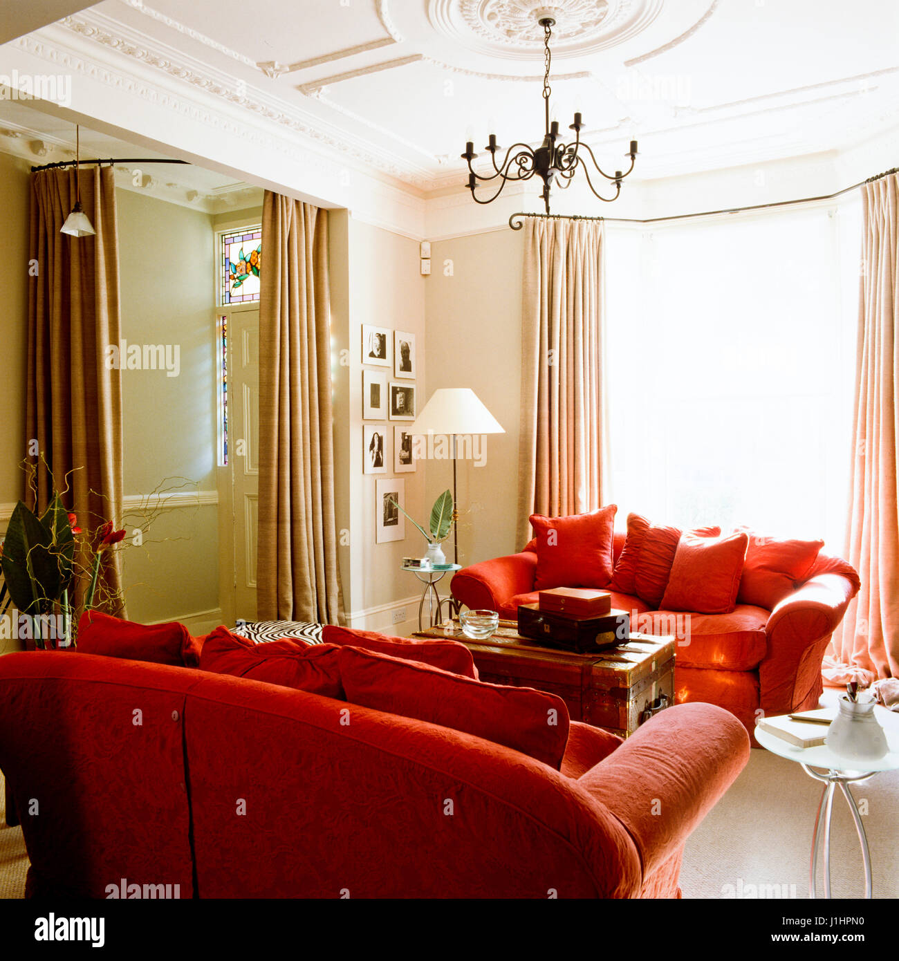 Autumn house interior living room hi-res stock photography and images ...