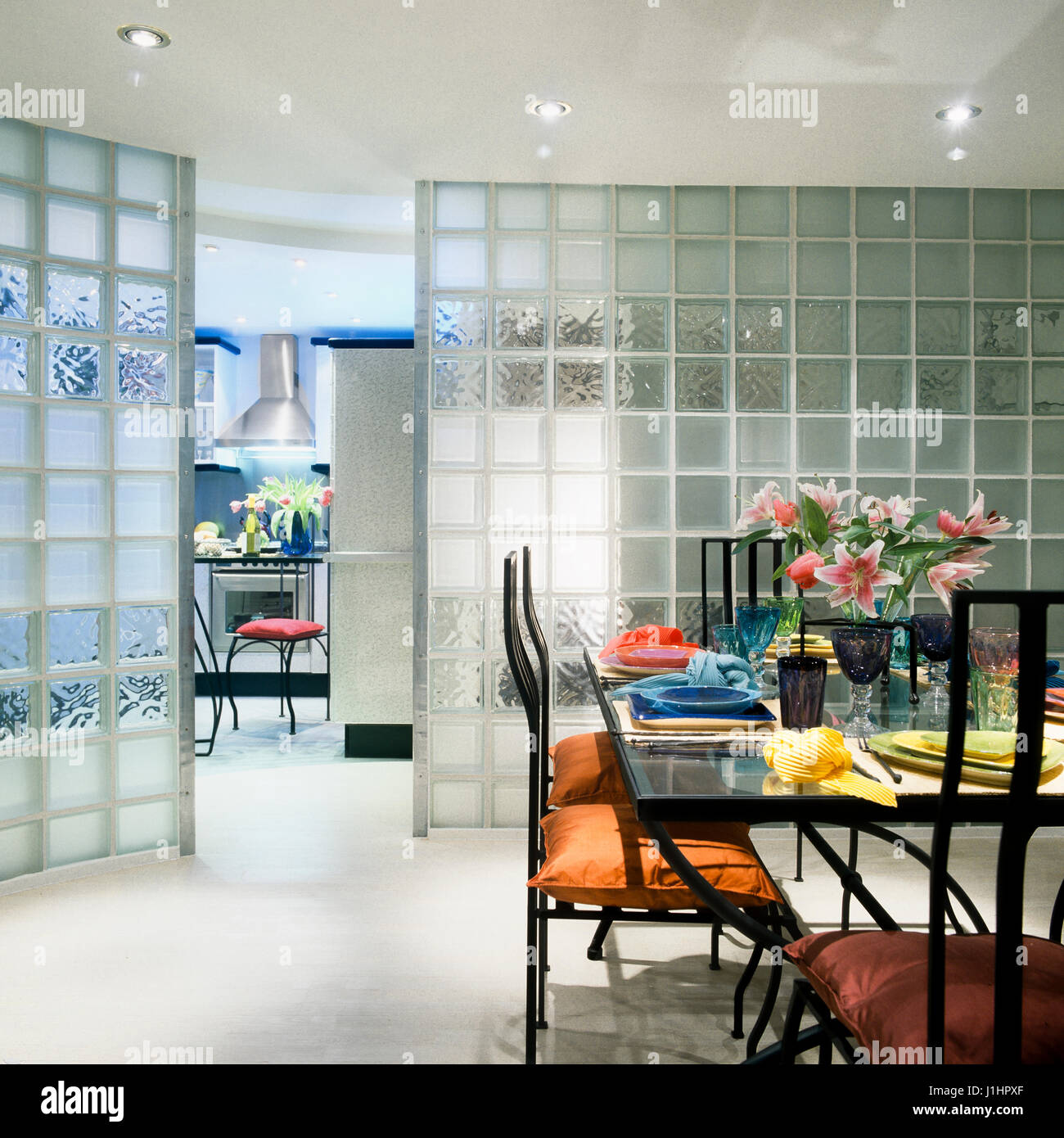 Modern dining room Stock Photo - Alamy