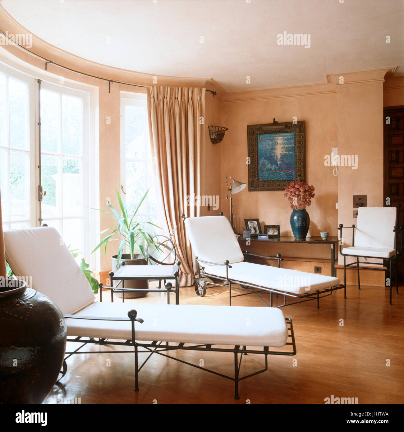 Recliner seats hi-res stock photography and images - Alamy