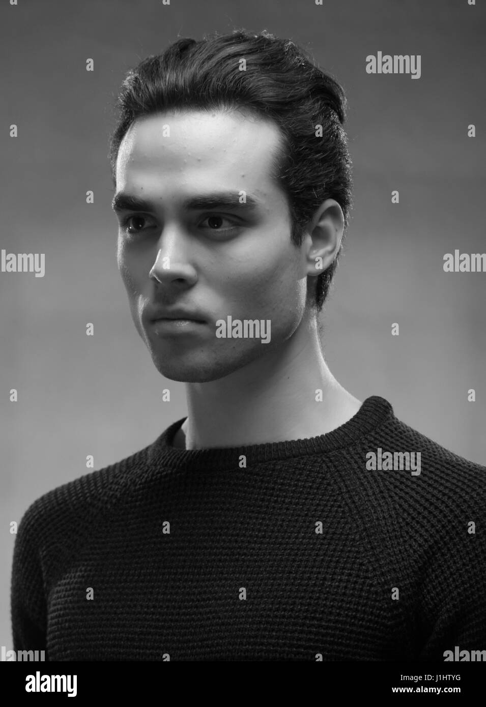 Looking at sideways hi-res stock photography and images - Alamy