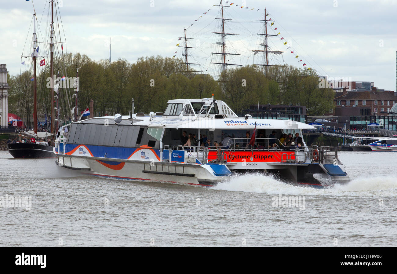 Mbna thames clipper river bus hi-res stock photography and images - Alamy