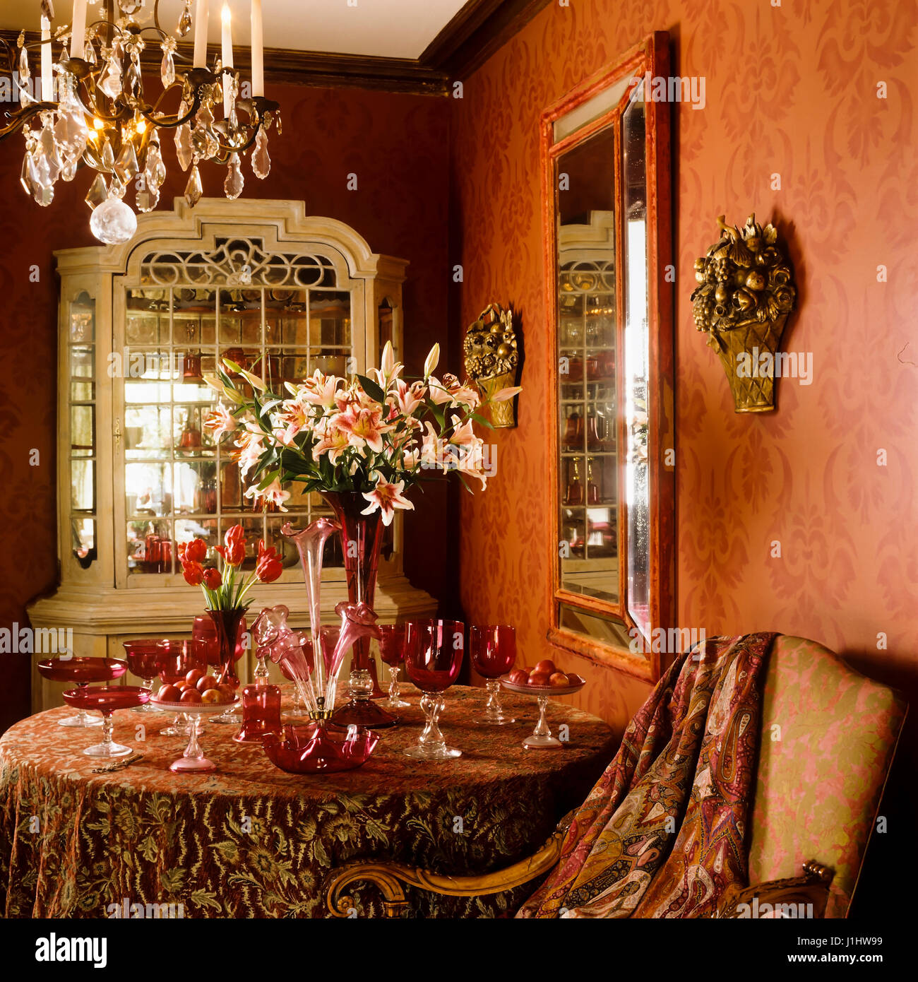 Regency style wallpaper hi-res stock photography and images - Alamy