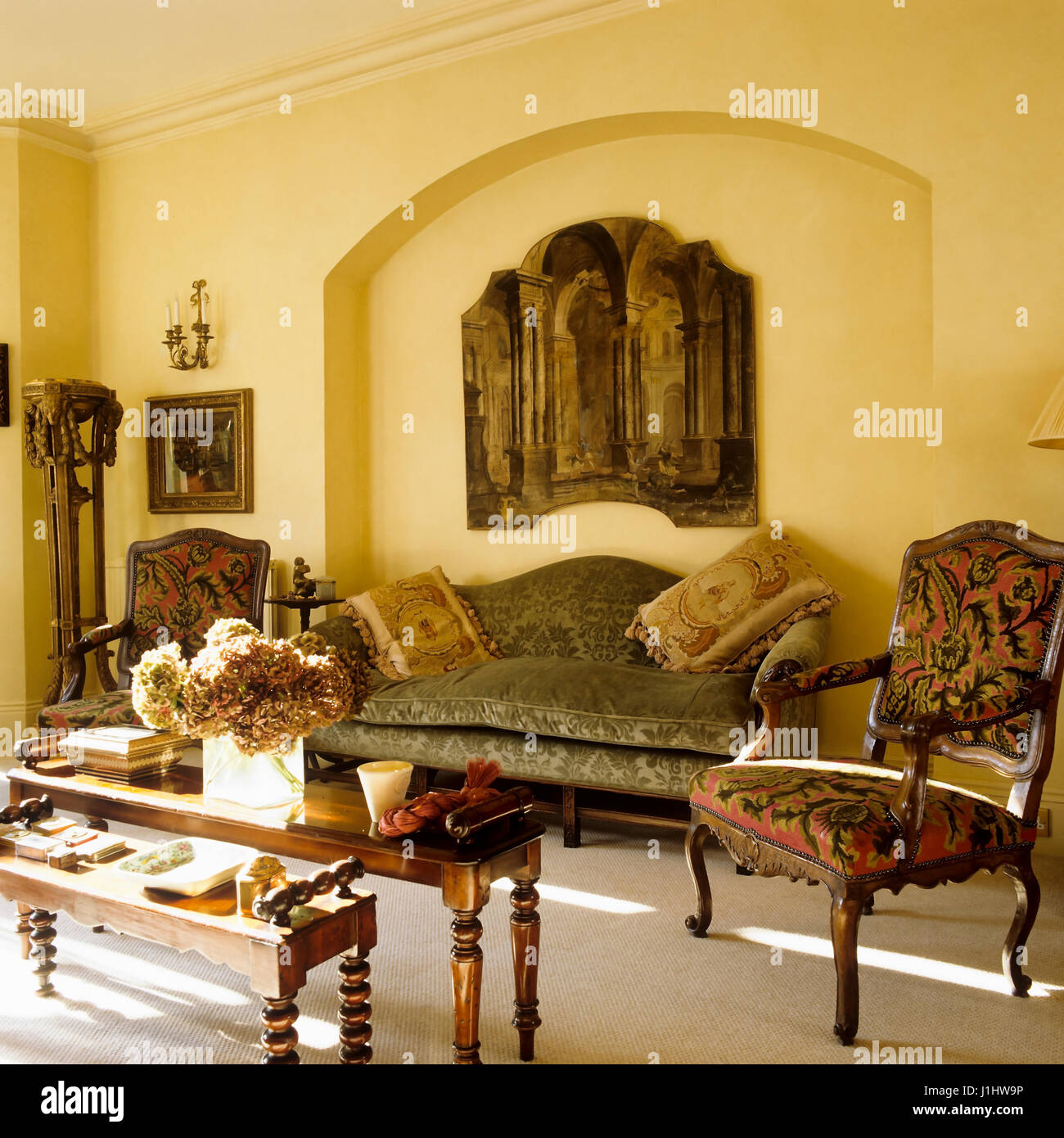 Antique Style Living Room at Alan Burke blog