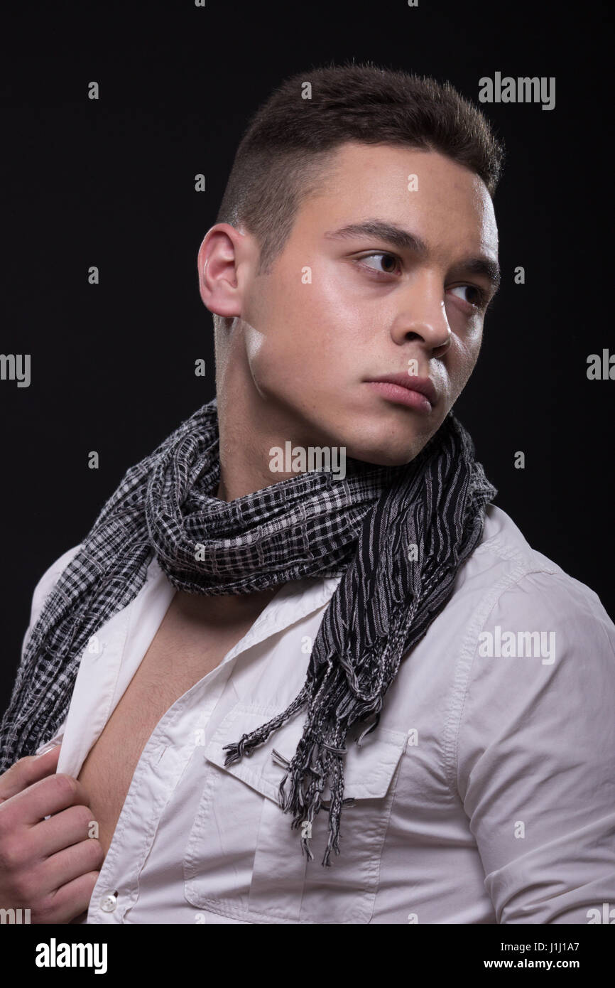 Looking sideways man hi-res stock photography and images - Alamy