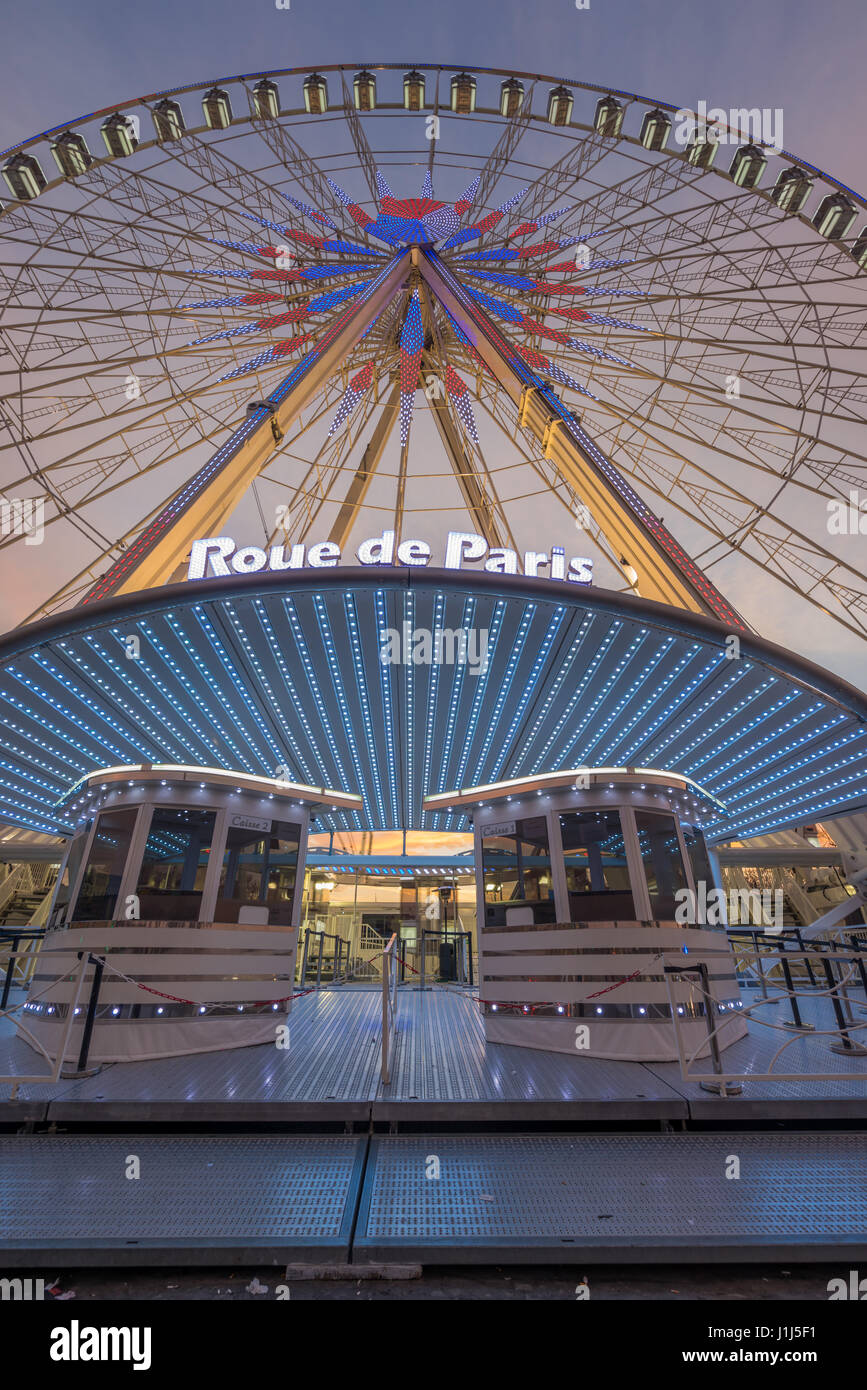 Place de la Concorde at sunset. Ferris wheel and Egyptian obelisk ...