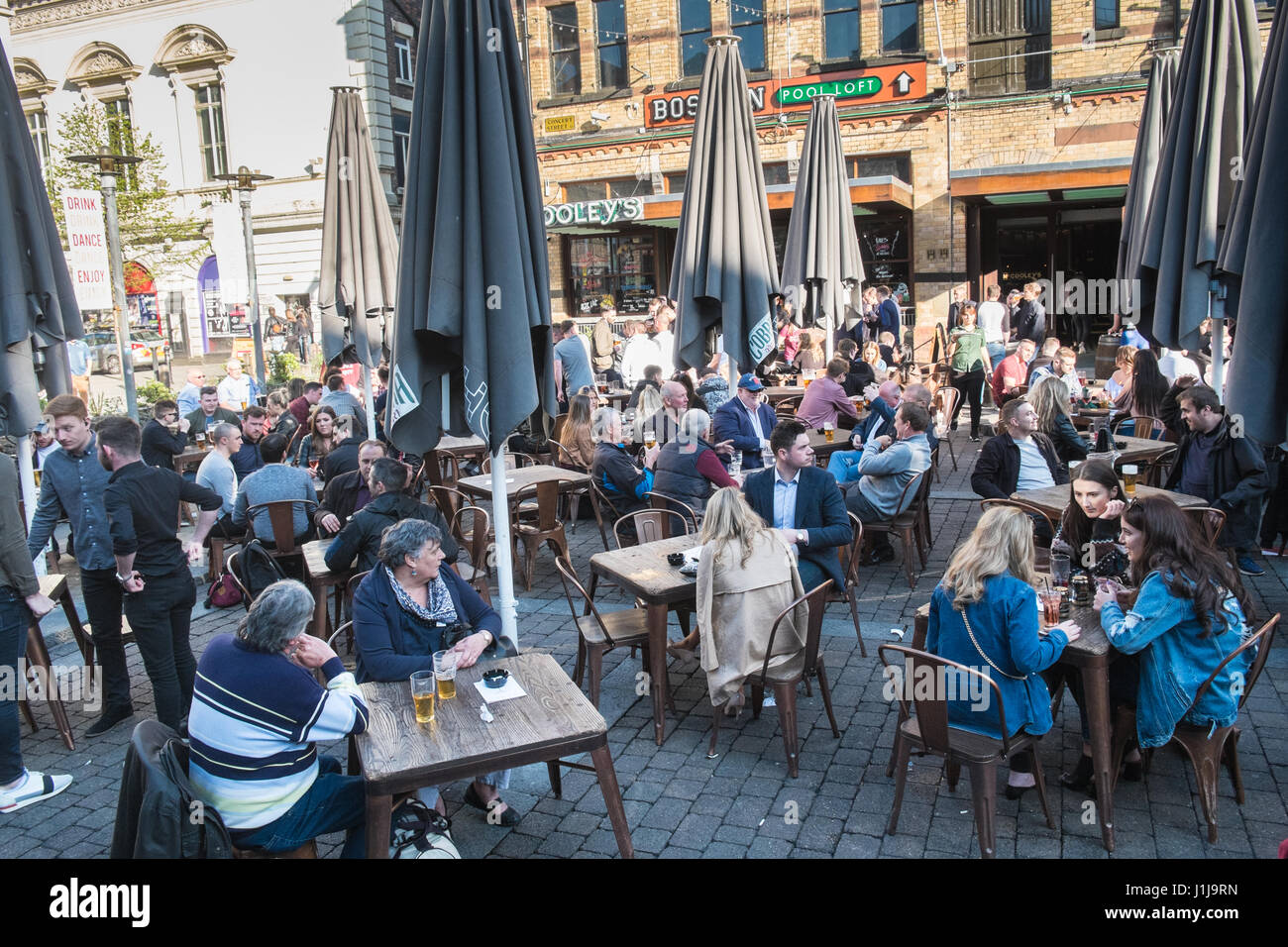 Concert square hi-res stock photography and images - Alamy