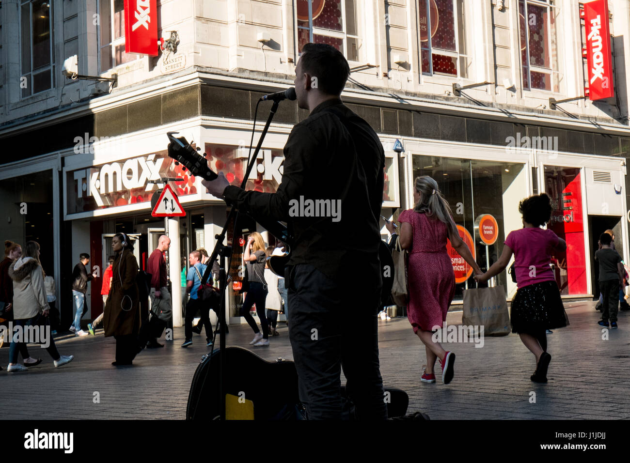 English busker hi-res stock photography and images - Alamy
