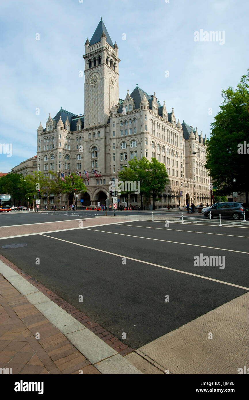 Trump tower clock hi-res stock photography and images - Alamy