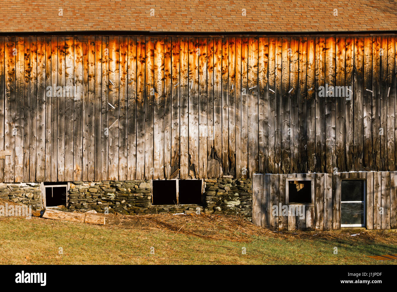 Old weathered barn on a farmland Stock Photo - Alamy