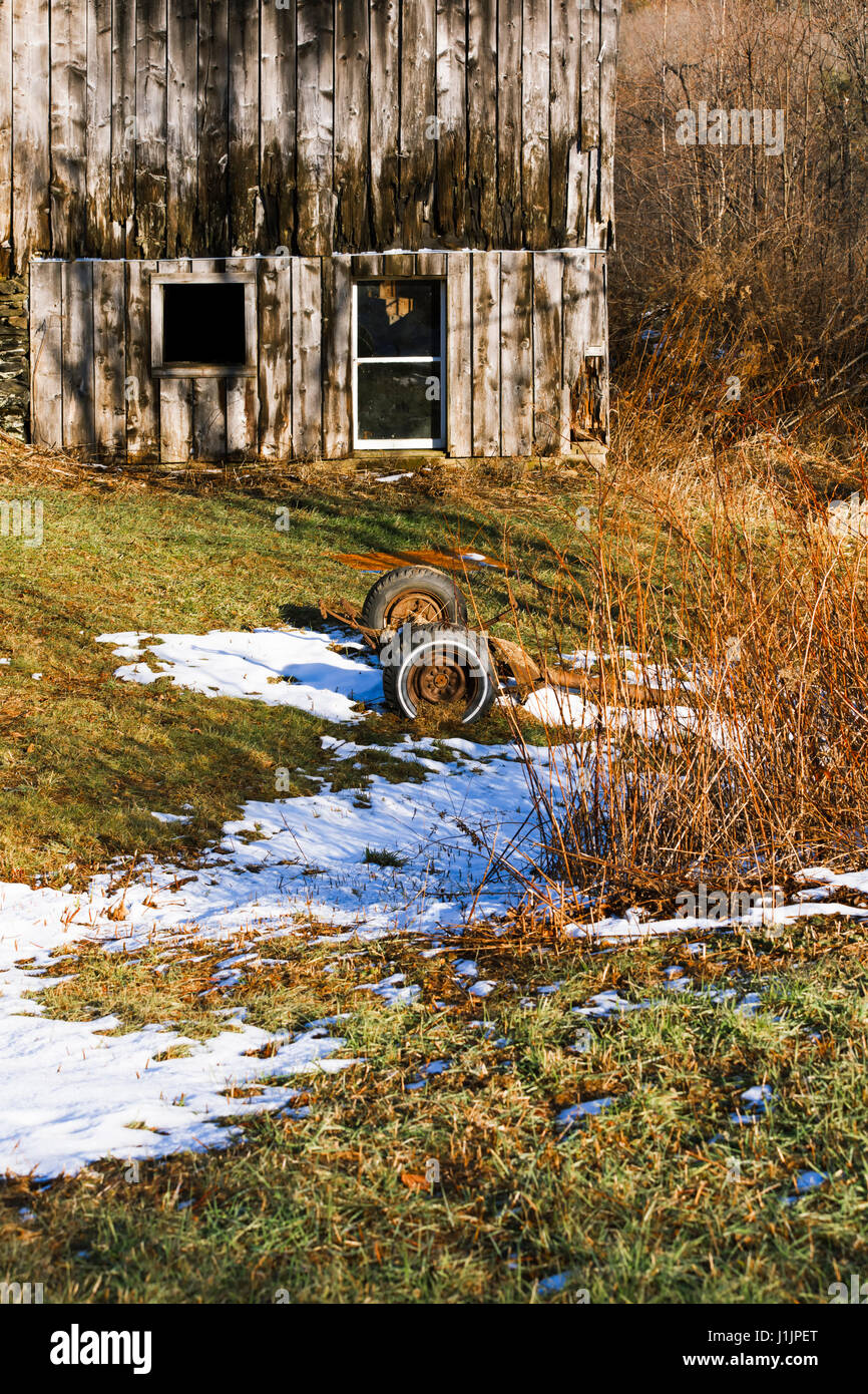 Old weathered barn on a farmland Stock Photo - Alamy