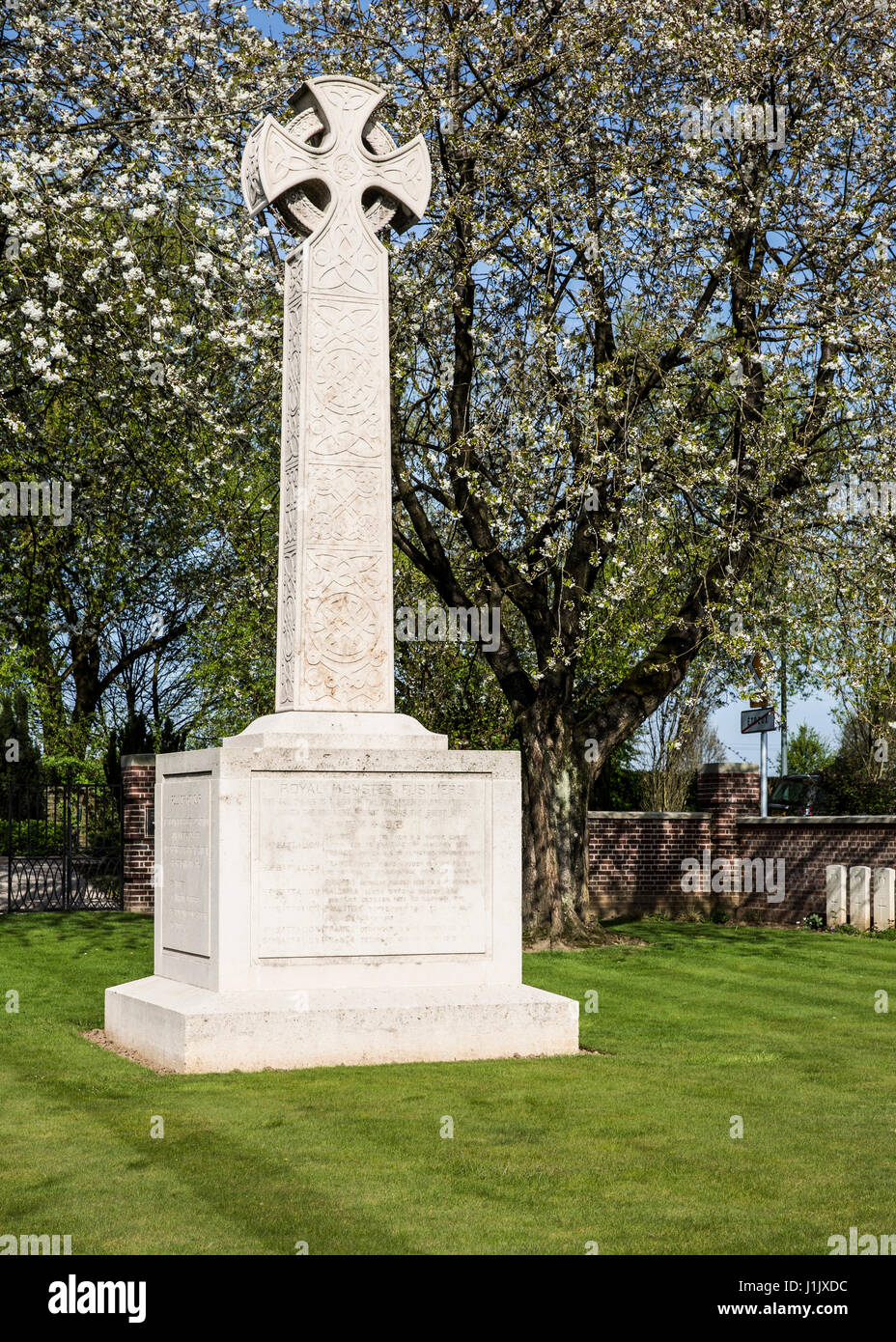 The central cross in Etreux CWGC Military Cemetery of the Great War ...