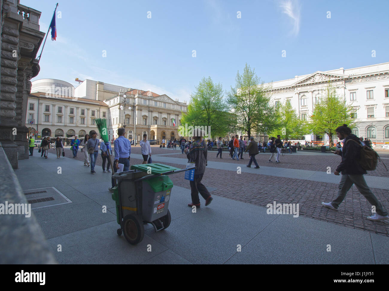 Teatro alla scala exterior High Resolution Stock Photography and Images ...