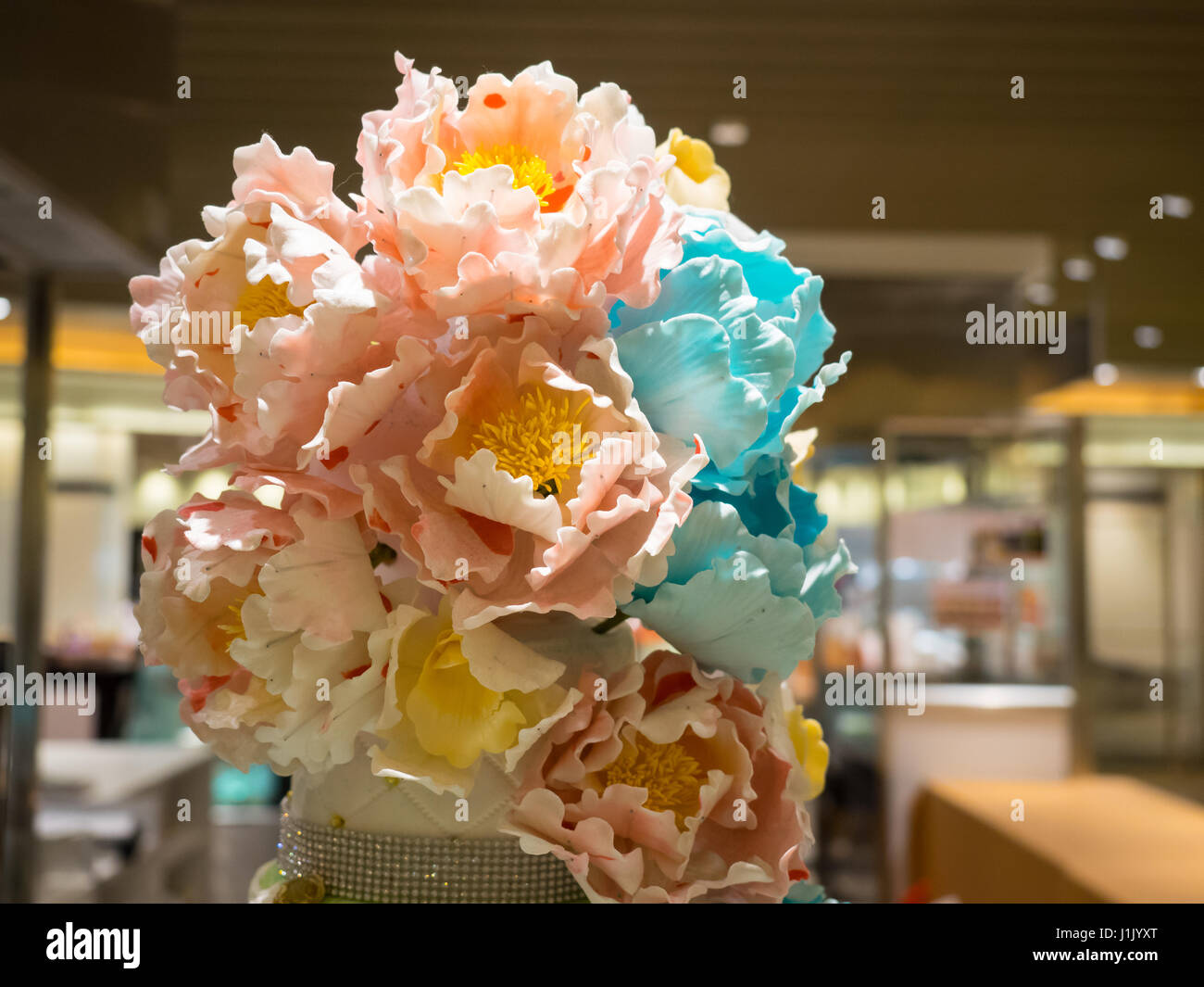 Fancy flower cupcakes with pink and blue blossom Stock Photo - Alamy