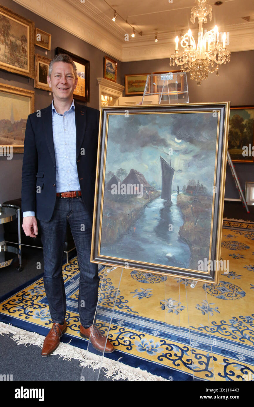 Hamburg, Germany. 21st Apr, 2017. Auctioneer Michael Kerle standing ...