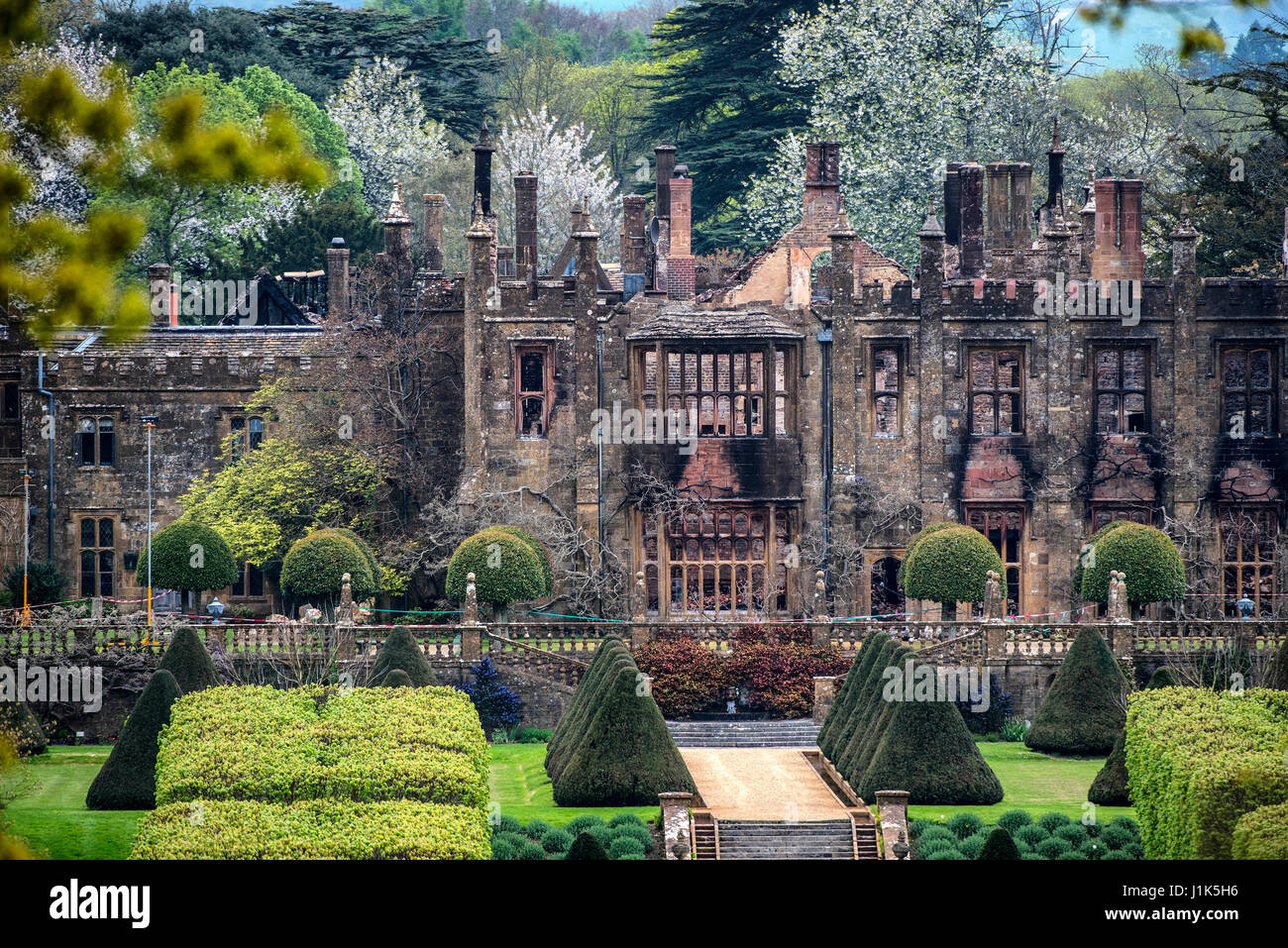 Beaminster, Dorset, UK. 21st Apr, 2017. A man has been arrested on ...