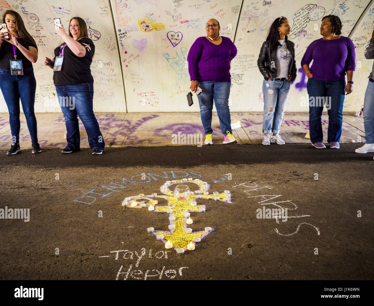 Chanhassen, Minnesota, USA. 21st Apr, 2017. Prince fans line the ...