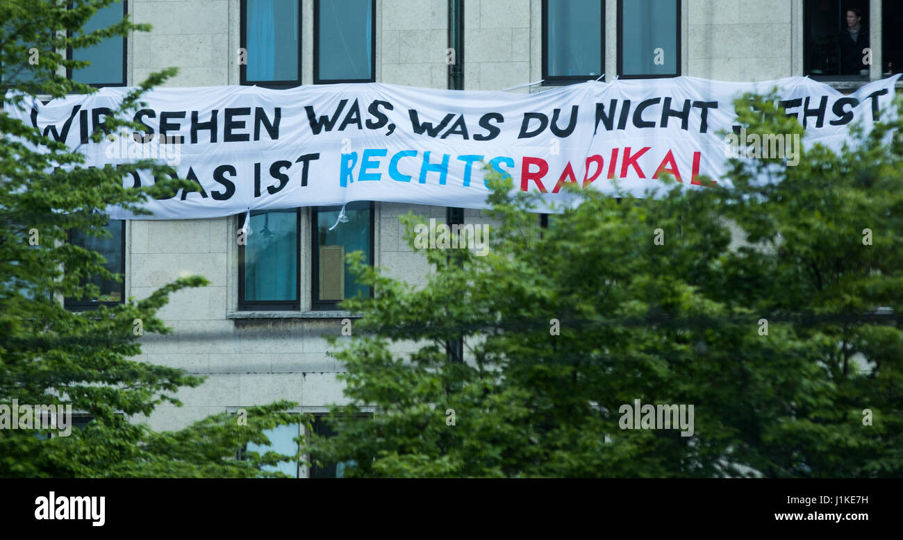 Opposite wing hi-res stock photography and images - Alamy