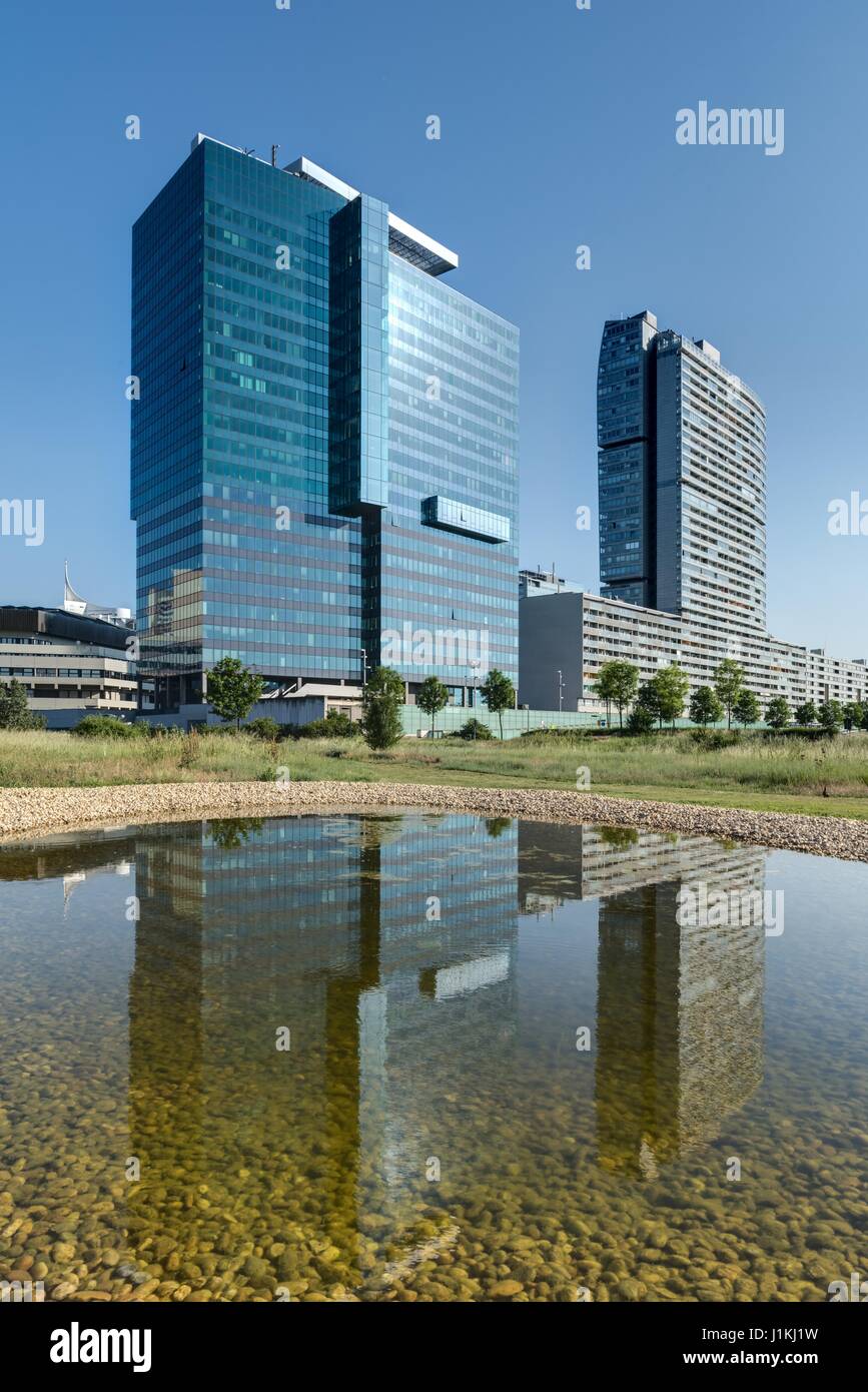 Wien, Saturn-Tower von Hans Hollein und Heinz Neumann, 2004 Stock Photo ...
