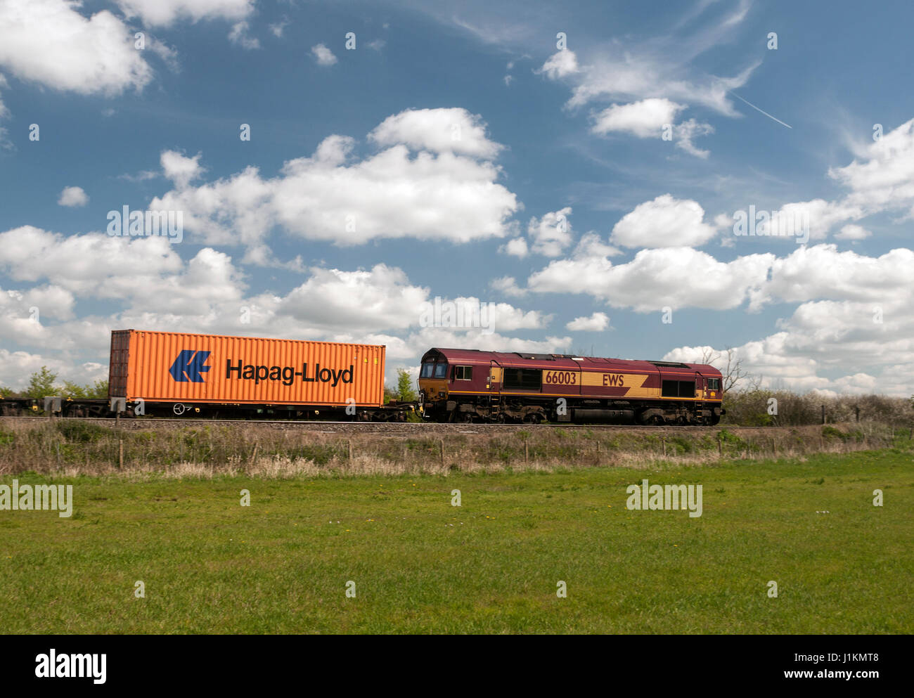 EWS class 66 diesel locomotive pulling a freightliner train ...