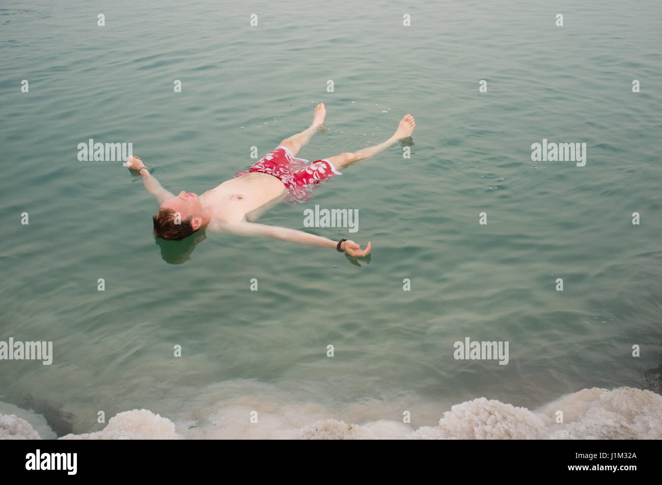 Dead sea man floating at the dead sea hi-res stock photography and ...
