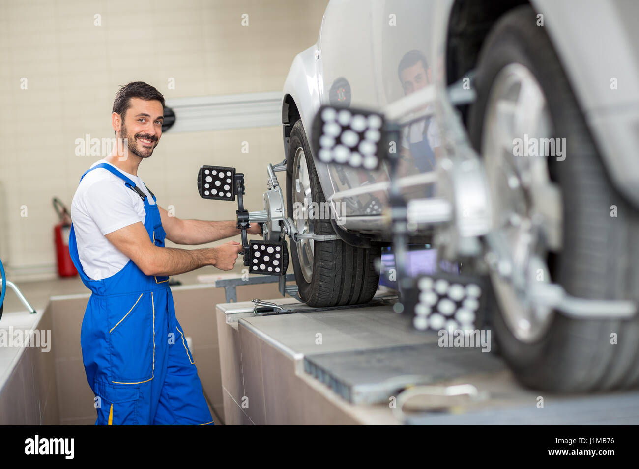 Man aligning wheel hi-res stock photography and images - Alamy