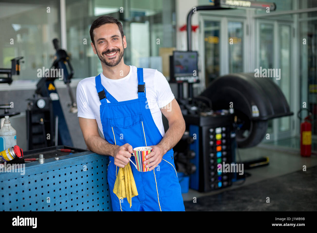 Auto repairman hi-res stock photography and images - Alamy