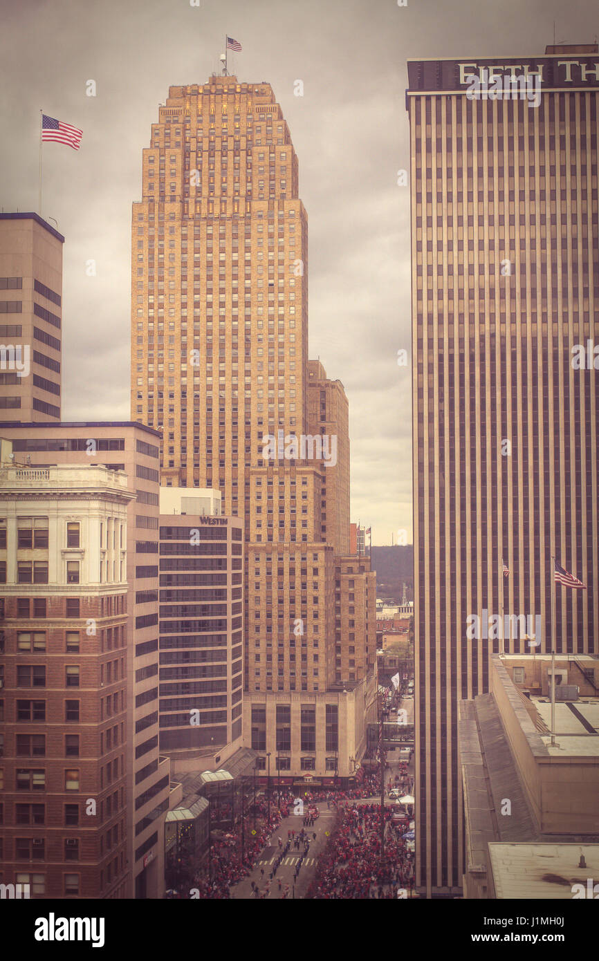 The Water Genius is located in Cincinnati, Ohio on Fountain Square ...