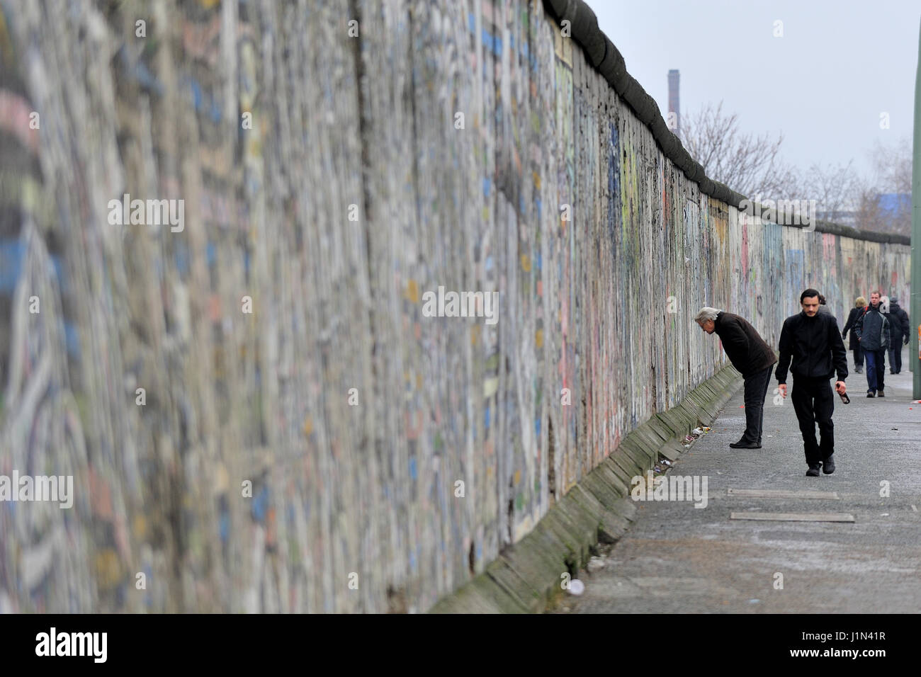 Eastern side of the berlin wall hi-res stock photography and images - Alamy