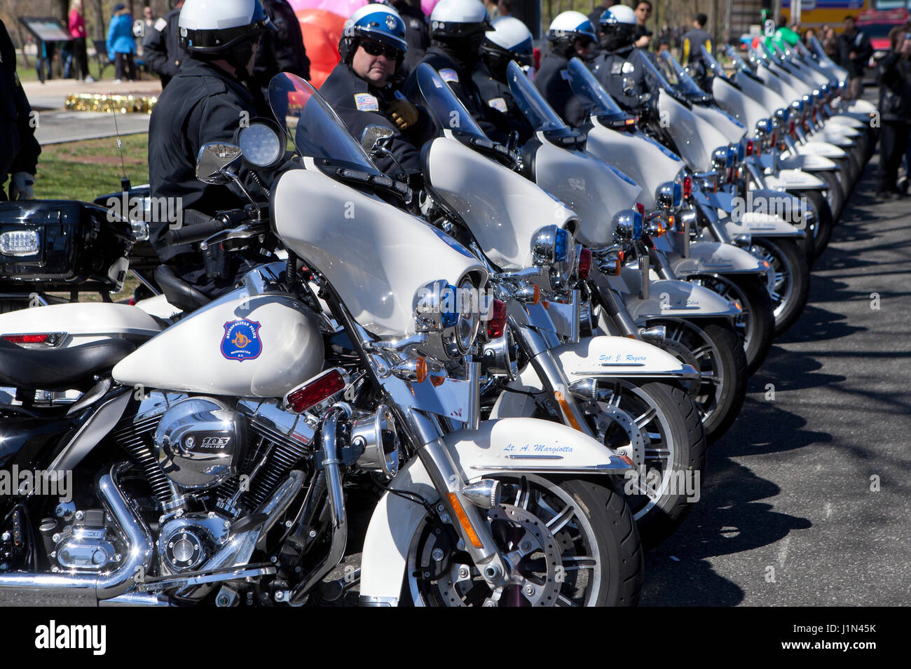 Metropolitan Police Motorcycle Stock Photos & Metropolitan Police ...