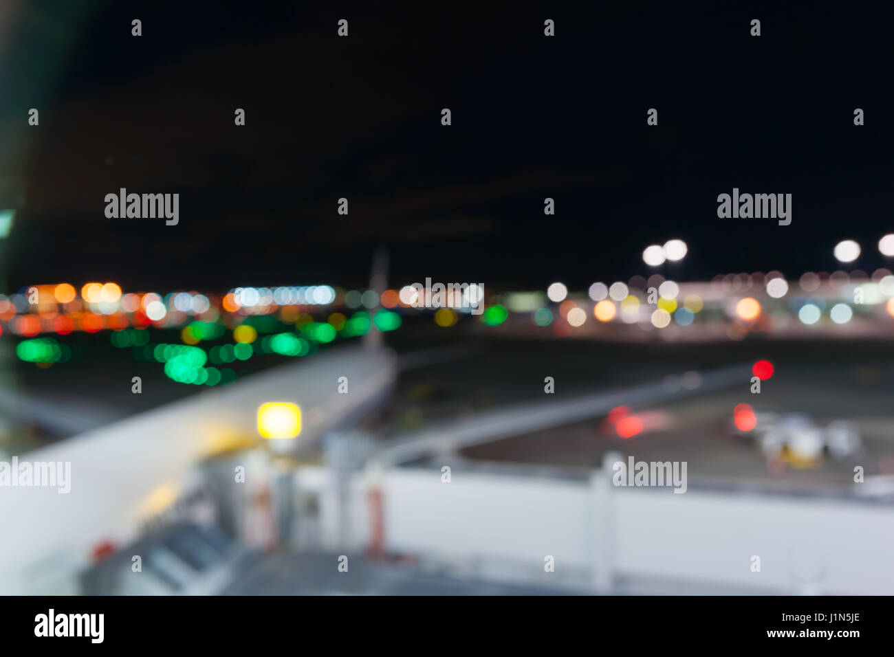 Green runway lights hi-res stock photography and images - Alamy