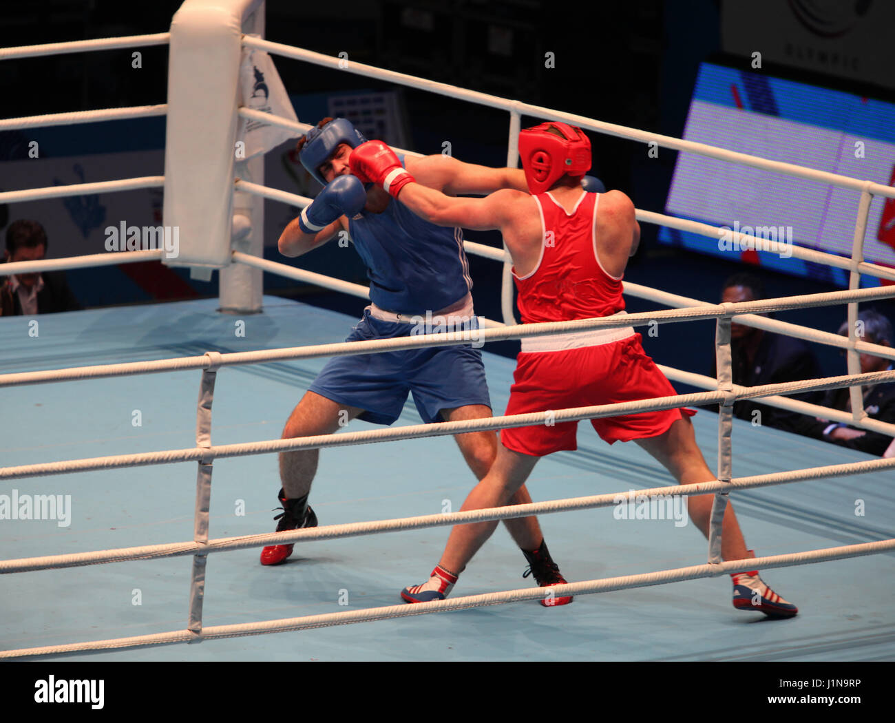 Professional boxing match hi-res stock photography and images - Alamy