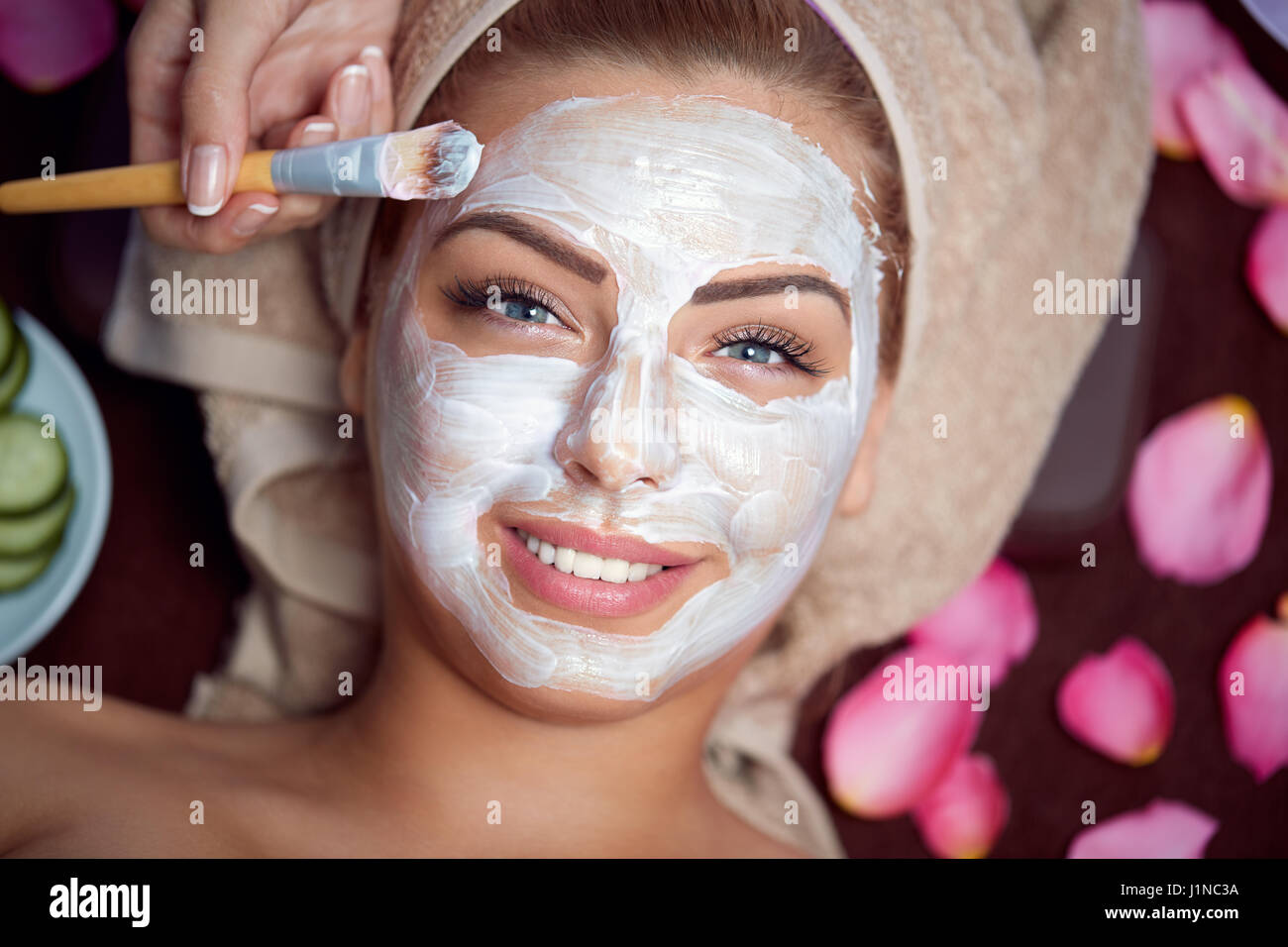 Close-up portrait of a beautiful young woman. Natural look. Beauty ...