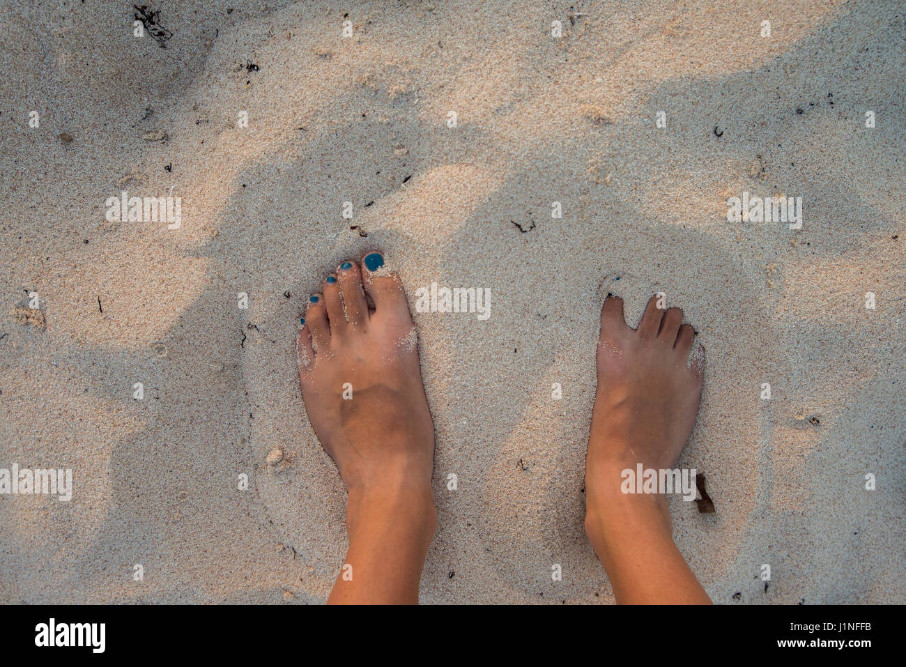 feet in sand Stock Photo - Alamy