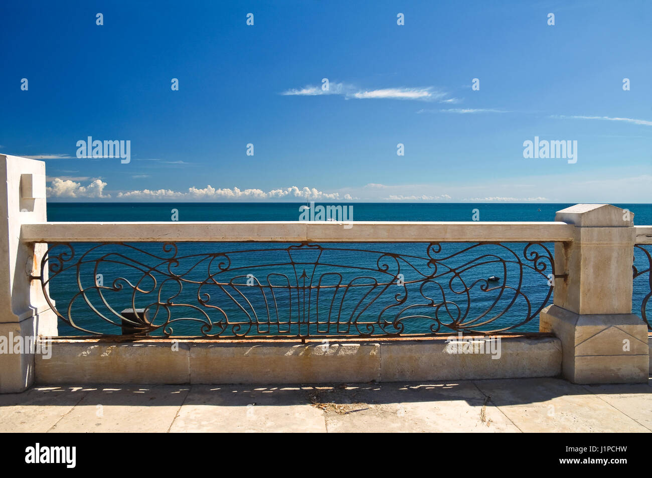 Trani beach hi-res stock photography and images - Alamy