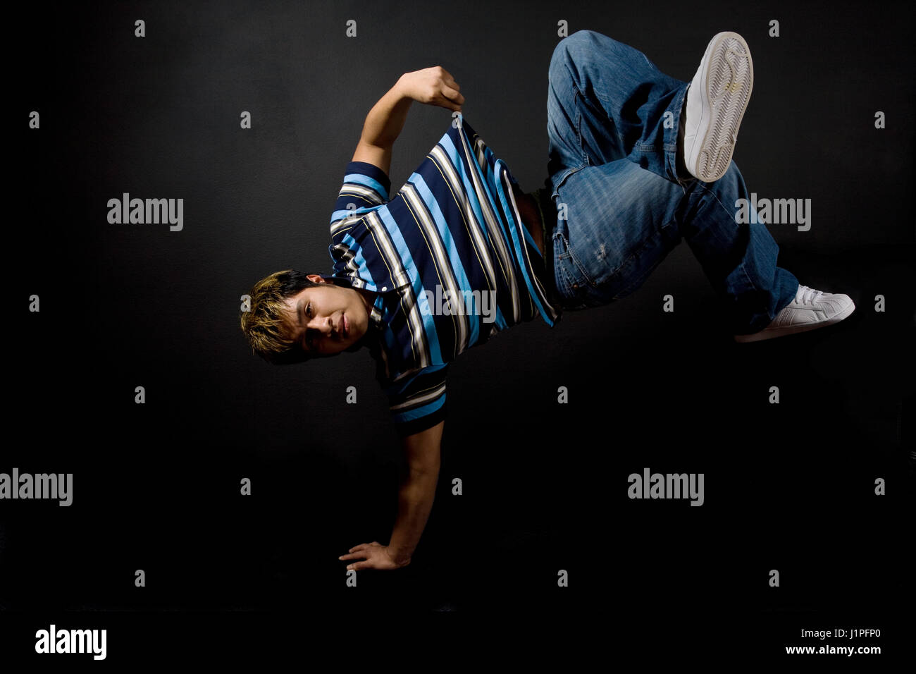 Hispanic breakdance hi-res stock photography and images - Alamy