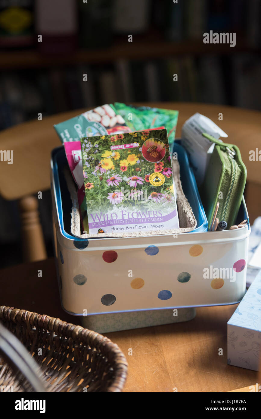 Seed packet hi-res stock photography and images - Alamy