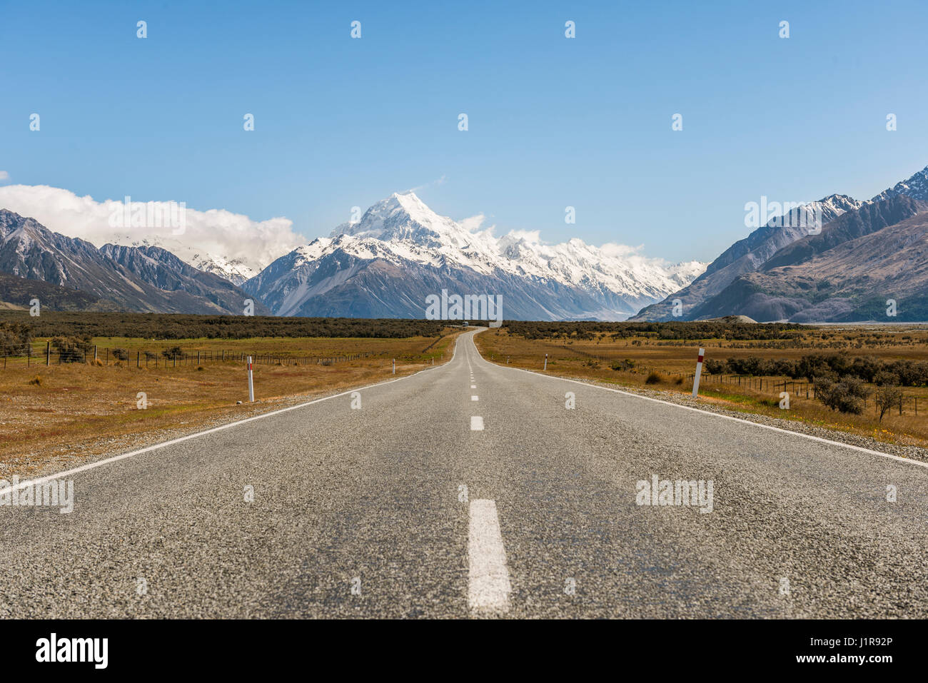 Road to Mount Cook, Mount Cook National Park, Southern Alps, Canterbury ...