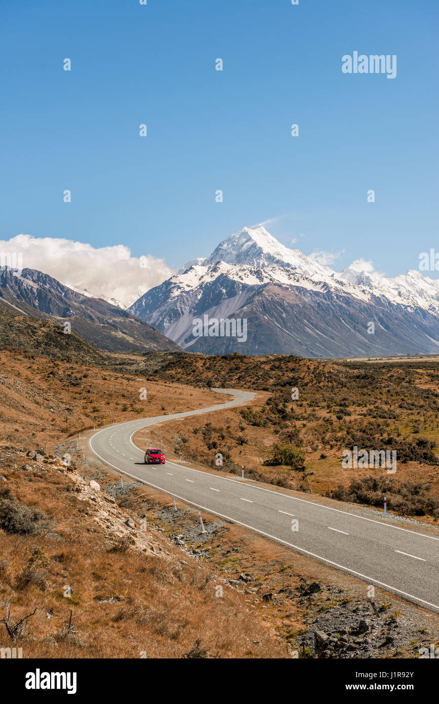 Curvy road to Mount Cook, Mount Cook National Park, Southern Alps ...