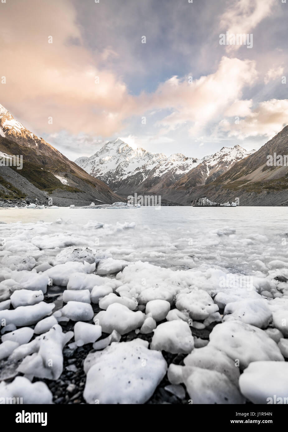 Ice chunks on Hooker Lake, Mount Cook, Hooker Valley, Mount Cook ...