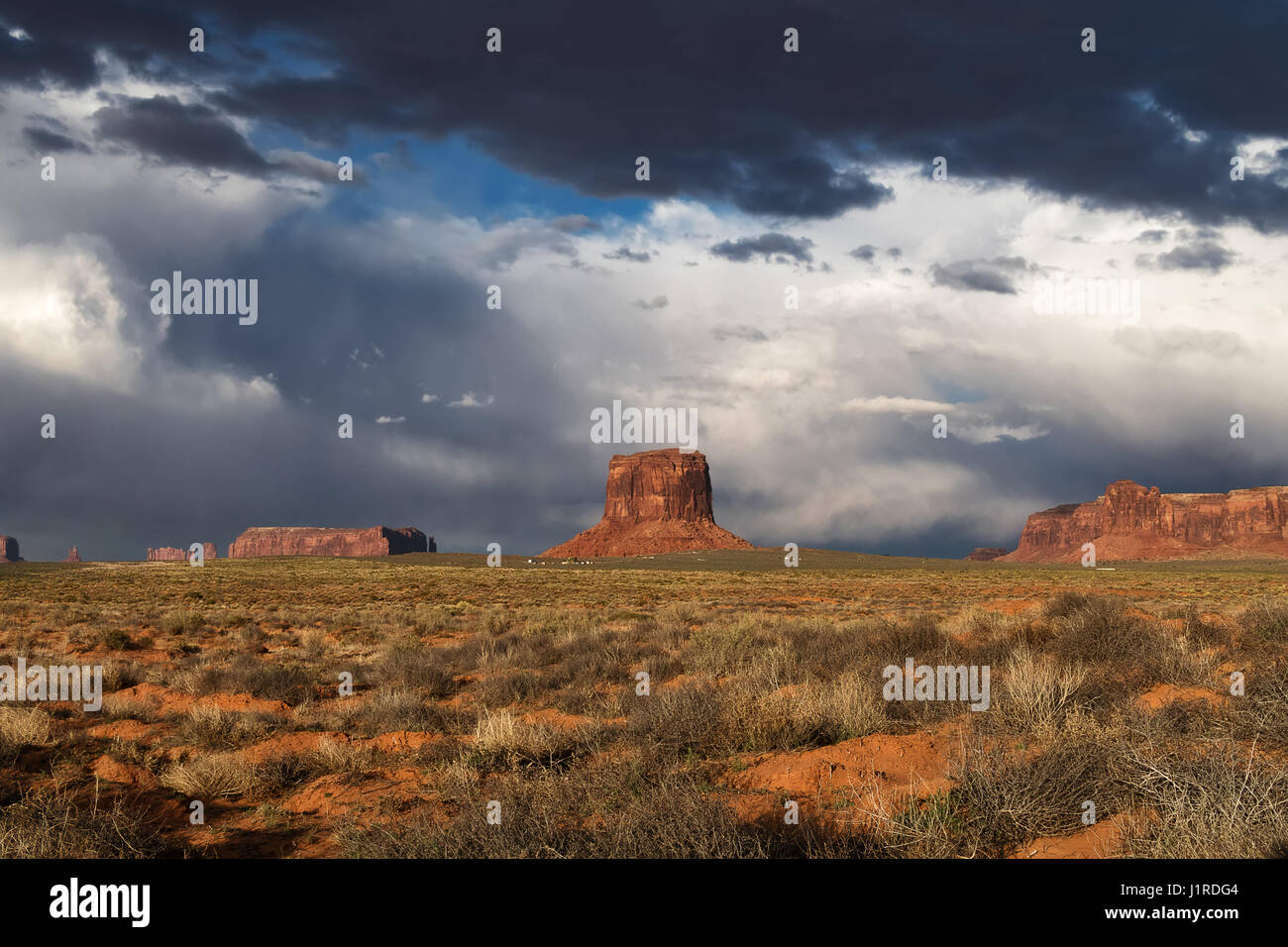 Stagecoach and monument valley hi-res stock photography and images - Alamy