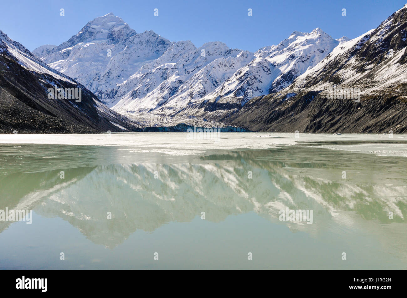Reflection mt cook aoraki mt hi-res stock photography and images - Alamy
