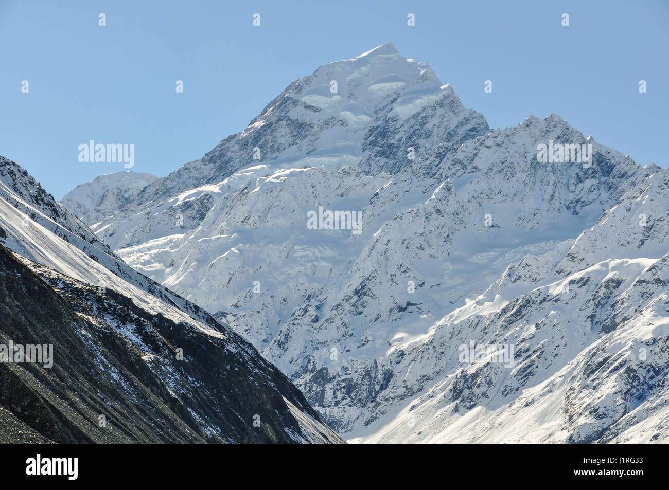 The peak of mount cook in the Aoraki/Mount Cook National Park, New ...