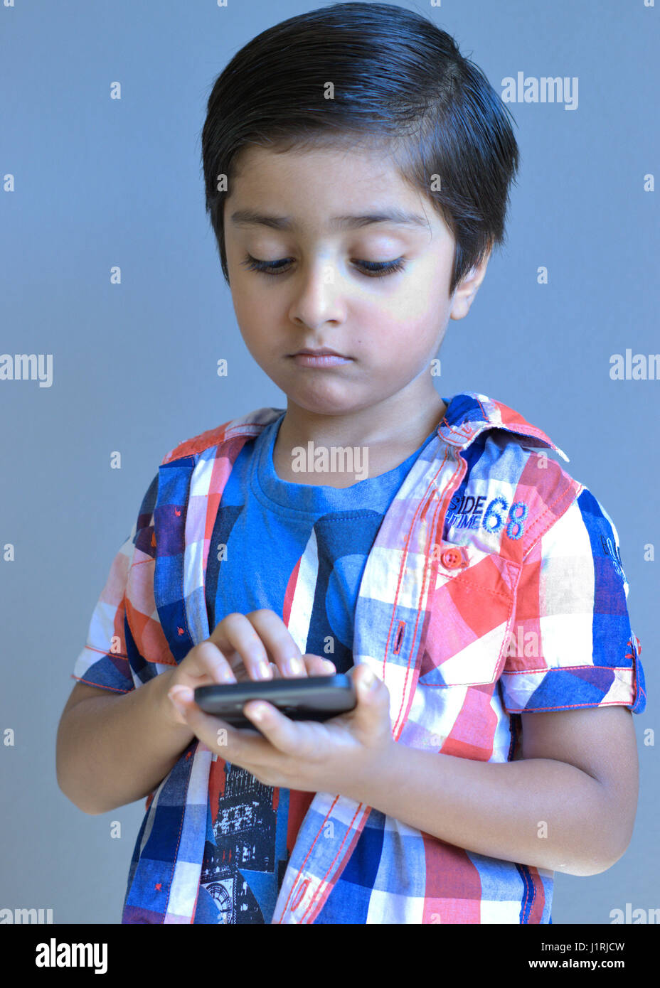 Indian kids mobile phone hi-res stock photography and images - Alamy